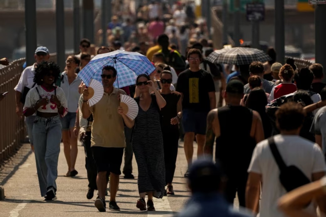 London Heatwave: Temperatures Hit 34C with New Cool Zones